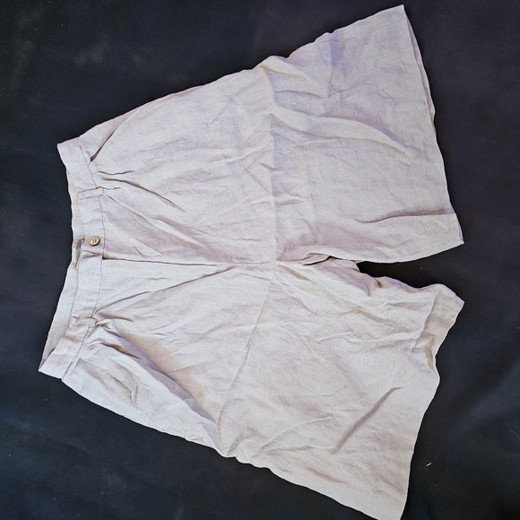 Valerie Stevens | Shorts | Valerie Stevens Womens Cream Shorts | Poshmark